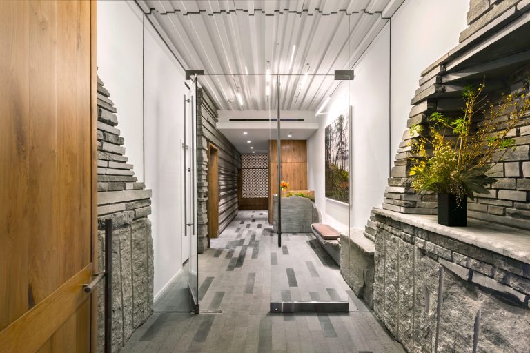 Expressive Stone Façade: Luxury Apartments in Manhattan by DDG